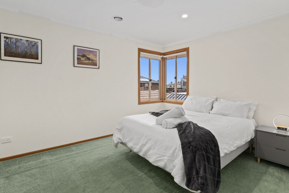 The Perfect Transit, Large, W/game Room + Alfresco, 5min/airport - 15min City - Melbourne