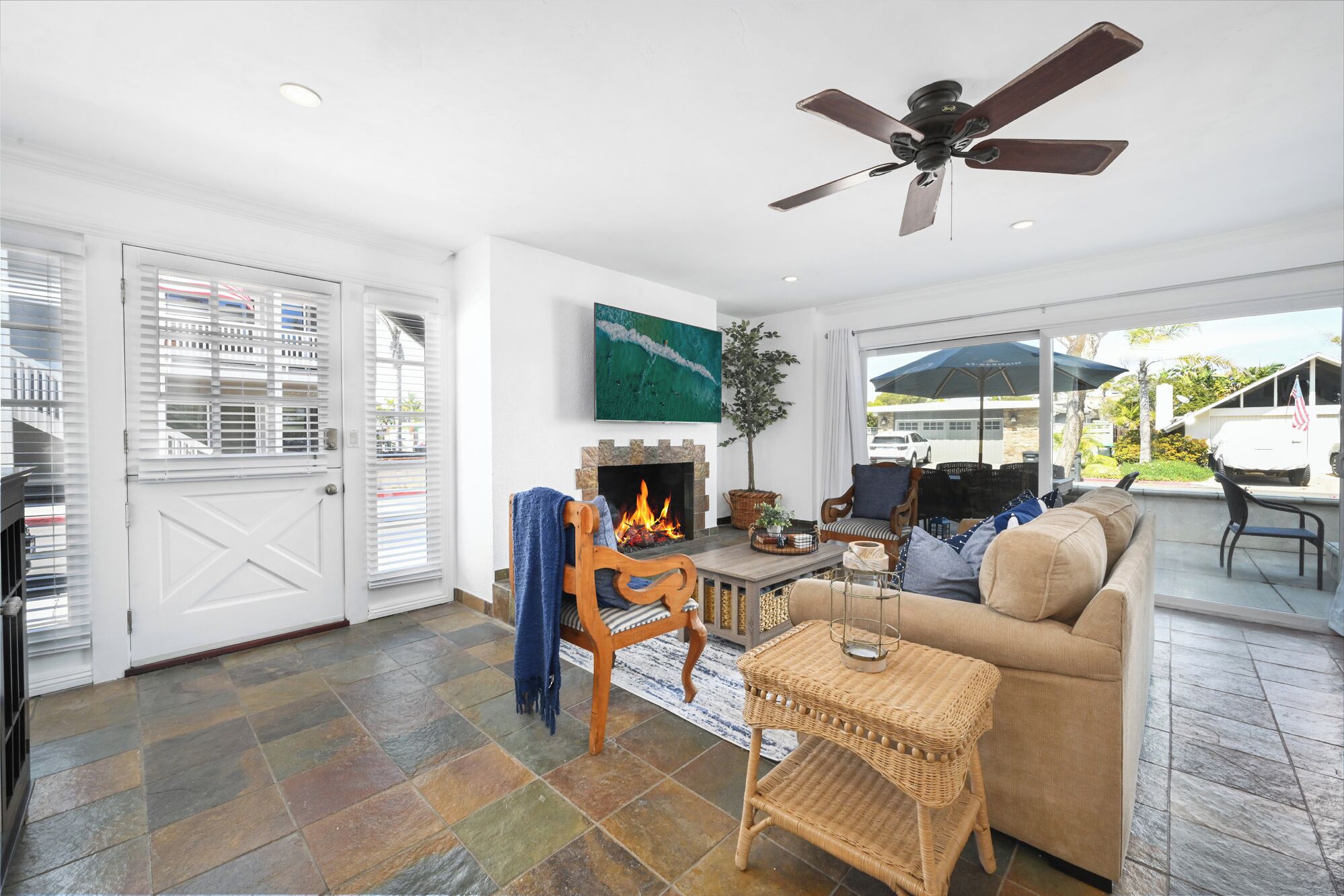 Spacious 3 Bedroom Home W/ Fire Pit At The Beach! - Costa Mesa, CA