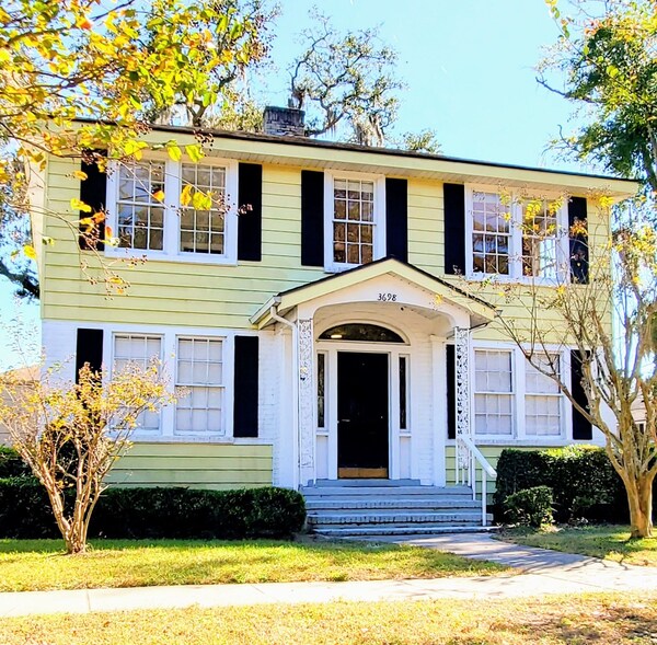 Steps To Restaurants, Shops, Park & More! - Jacksonville, FL