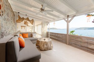 Quarto Sénior, vista para o mar | Terraço/pátio interior