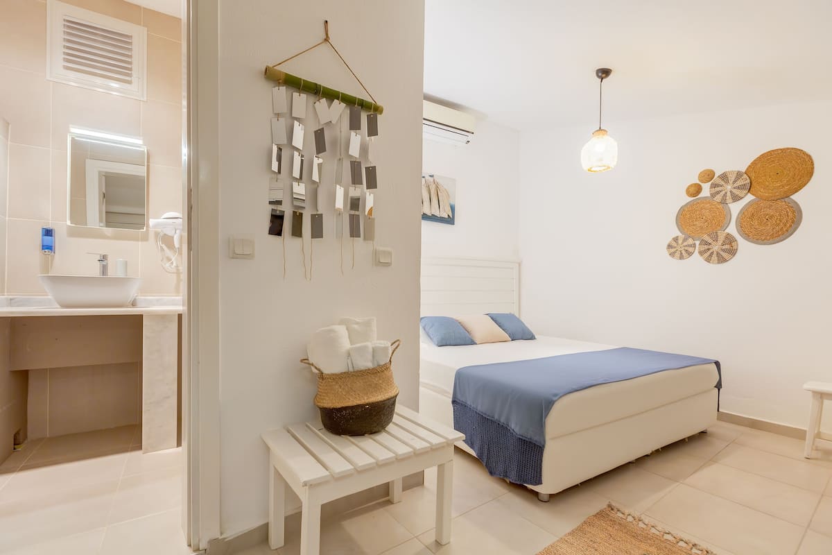 Quarto Deluxe, terraço, vista para o mar | Roupa de alta qualidade, com decoração personalizada