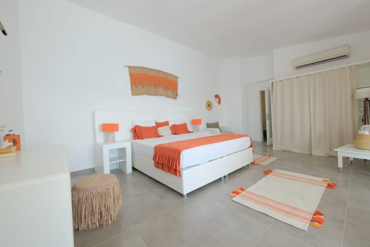 Quarto Triplo, varanda, vista para o mar | Roupa de alta qualidade, com decoração personalizada