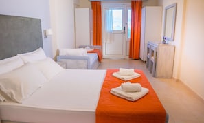 Quarto Triplo | Quartos insonorizados, Wi-fi grátis, roupa de cama fornecida