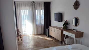 Quarto Duplo | 2 quartos, minibar, Wi-fi grátis, roupa de cama fornecida