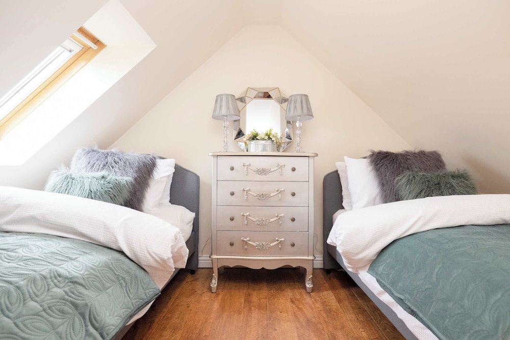 Greenknowes Cottage With Hot Tub & Fireplace - Kinross
