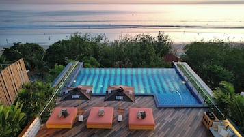 Piscina exterior, da(s) 6:30 à(s) 20:00, guarda-sóis, espreguiçadeiras