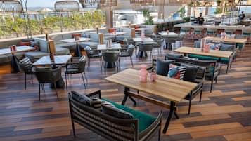 Pequeno-almoço tipo buffet diário (150000 IDR por pessoa)
