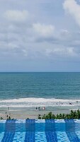 Na praia, areia branca 