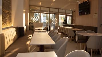Café da manhã continental todos os dias (EUR 6 por pessoa)