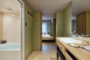 Quarto, para não fumantes, cozinha americana (OMO House) | Roupas de cama premium, cofres nos quartos, quartos à prova de som