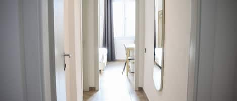 Quarto Duplo Standard | Casa de banho | Um secador de cabelo, um bidé, toalhas fornecidas, sabão