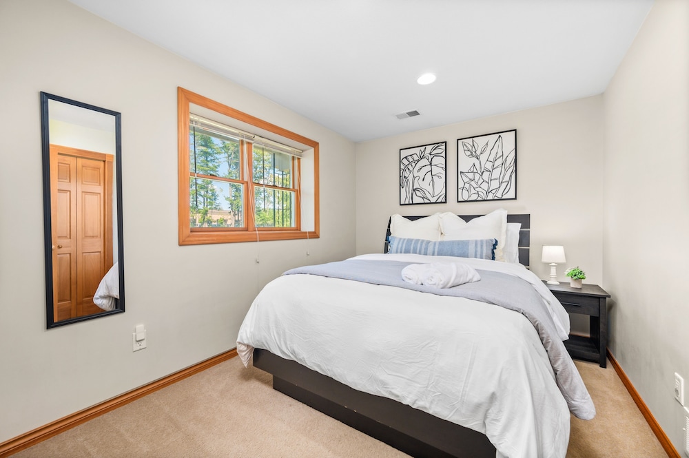Cozy 2br - Heated Bath Floors - Close To Town - Traverse City, MI