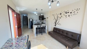 Apartamento Empresarial | Sala de estar | Televisor de 43 polegadas com canais digitais, filmes em estreia 