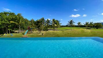 Área de recreio para crianças (ao ar livre)