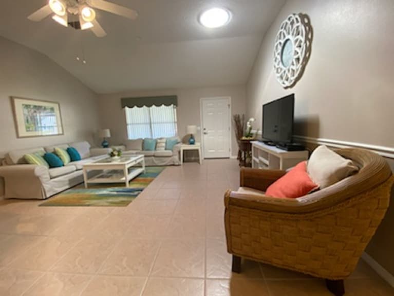 2 Bedrm, Den, 2 Living Rms, 2 Baths, Near Spanish Springs, Golf Cart Included, - The Villages, FL