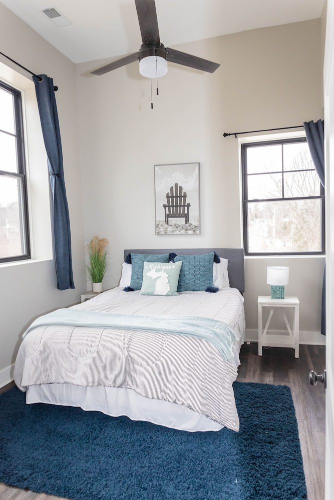 Lake Lookout - Loft 6 Penthouse - Boyne City, MI