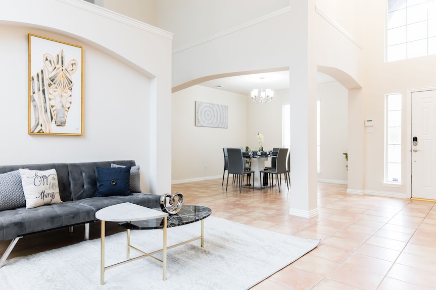 Luxurious Sunroom & Pool In A Modern & Stylish House - Richardson, TX