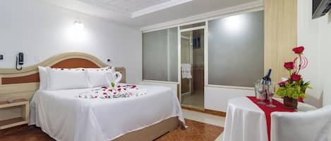 Quarto superior | Wi-Fi de cortesia, roupa de cama