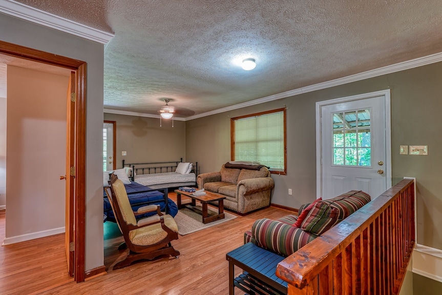 Views Of Elk River With Wrap-around Screened Porch For Family Time - Alabama