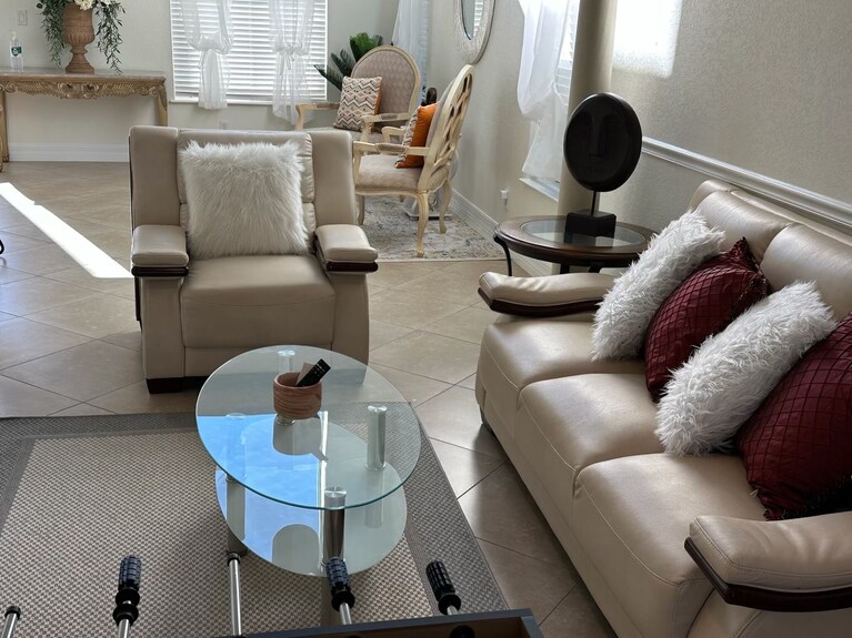 Spacious Home With Heated Pool, And Modern Amenities. - Fort Myers