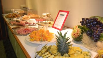 Pequeno-almoço tipo buffet diário incluído