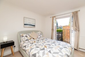 Apartamento, 1 cama queen-size | 1 quarto, ferro/tábua de engomar, Wi-fi grátis, roupa de cama fornecida 