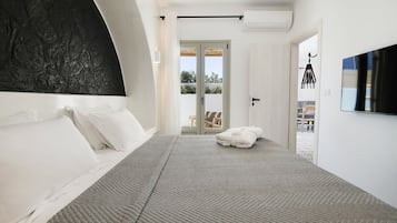Suite, piscina privativa | 2 quartos, cofre no quarto, cortinas/cortinados opacos