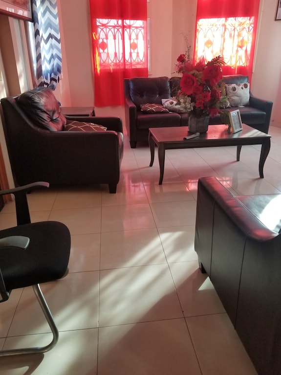 Nice Neighborhood Is 20 Minutes From The Airport - Port-au-Prince