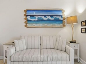 Apartamento em Condomínio Fechado, 1 quarto | Sala de estar | Smart TV 