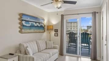 Condo, 1 quarto | Área de estar | Smart TV
