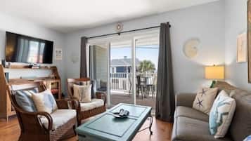 Apartamento em Condomínio Fechado, 2 quartos | Sala | Smart TV