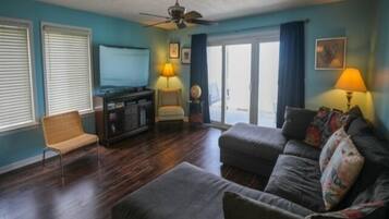 Apartamento em Condomínio Fechado, 2 quartos | Sala | Televisor