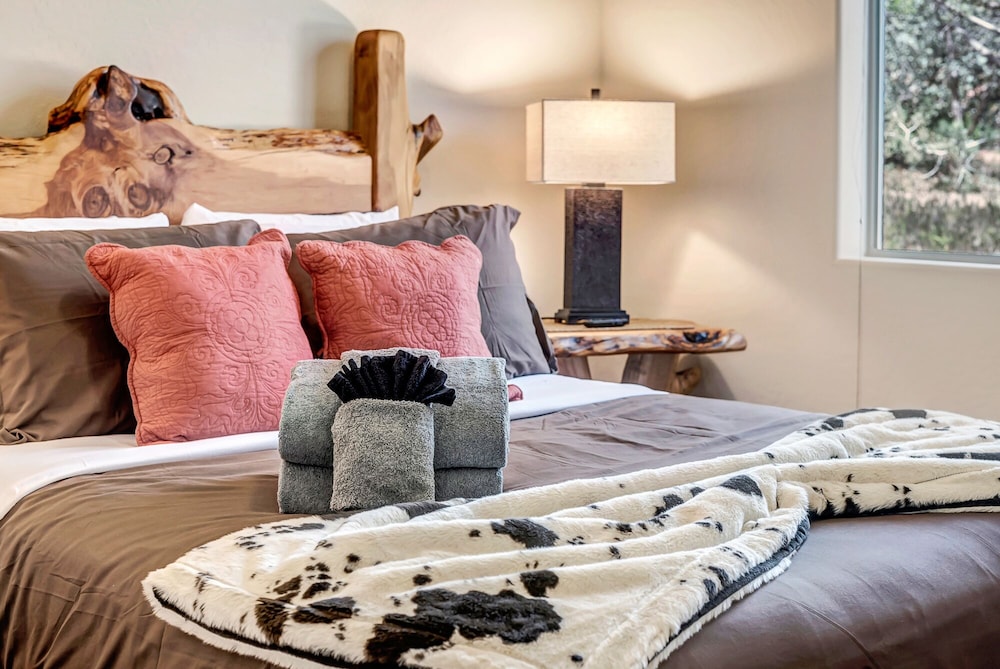 Single Level, Hot Tub, Great Location, Sleep 10, Tv's In Every Room-fenced Yard! - Sedona, AZ