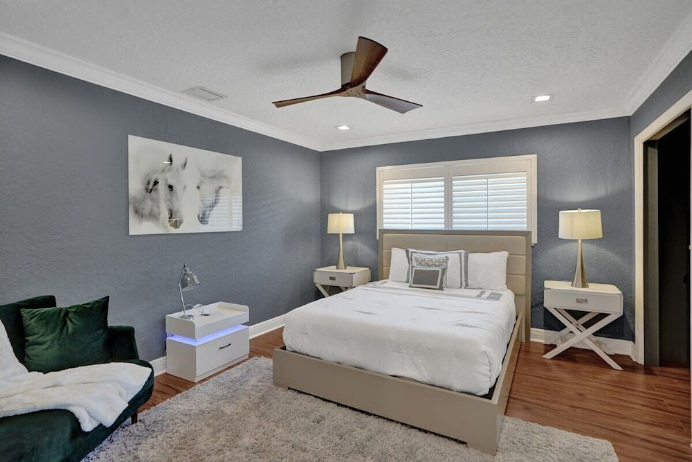 Luxe 4br Waterfront W/htd Pool, 5min To Beach - Pompano Beach, FL