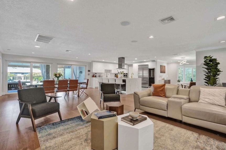 Luxury Waterfront | Pool, Sauna, Playground & More - Plantation, FL