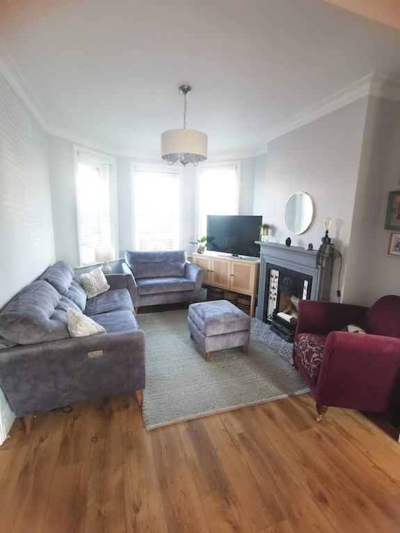 Beautiful 3 Bedroom Victorian Terrace House 5 Minutes Drive To Sandbanks Beach! - Sandbanks