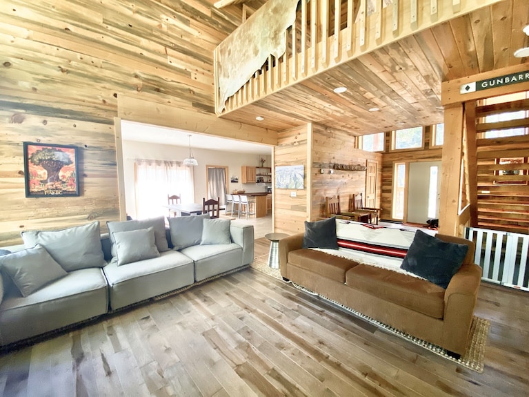 3 Bedroom 3.5 Bathroom-each Room Own Attached Full Bath! Near Monarch Ski Resort - 莫納克