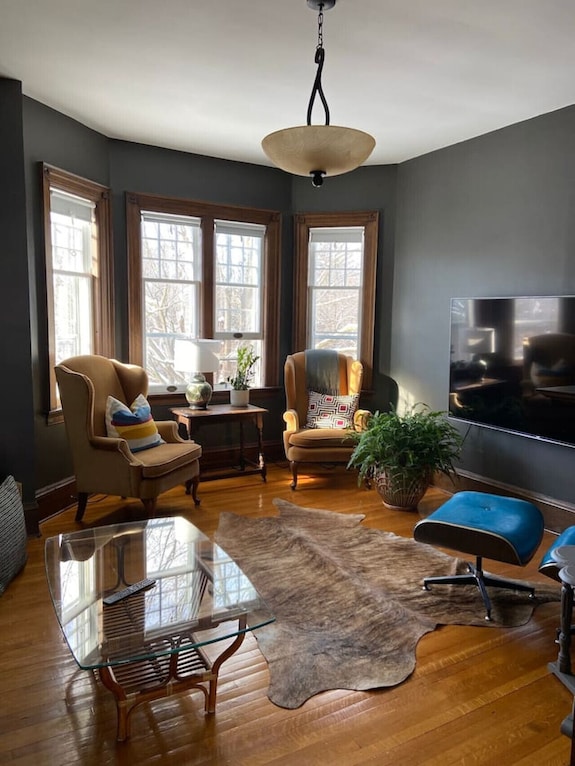 Warm, Stylish Edwardian Escape In Downtown Meaford - Ontario