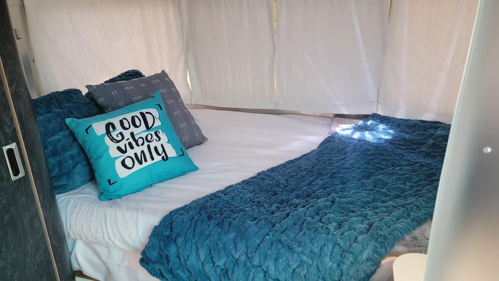 Airstream - Glamping Airstream W/ Deluxe Private Patio - Port Angeles, WA