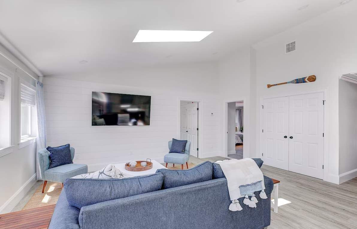 Elegant Thames St. Loft W/ View Of Town And Harbor - Newport, RI