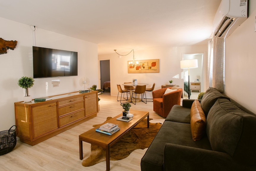 Charming 2 Br Riverside Stopover In Gold Hill. Private Hot Tub, River Access, And Just Down The Road From Del Rio Vineyards. Perfect Base For Exploring The Rogue Valley. Pet-friendly! - Oregon