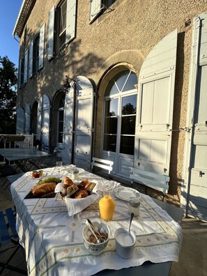 Pequeno-almoço continental diário incluído