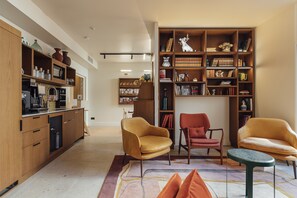 Área de estar no saguão