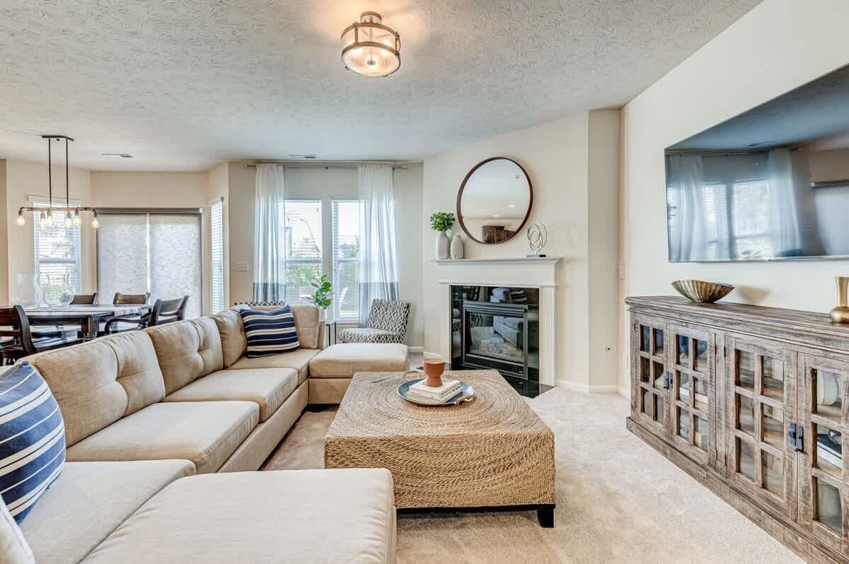 5 Minutes To Grand Park, Fully Stocked Home With Game Room - Carmel, IN