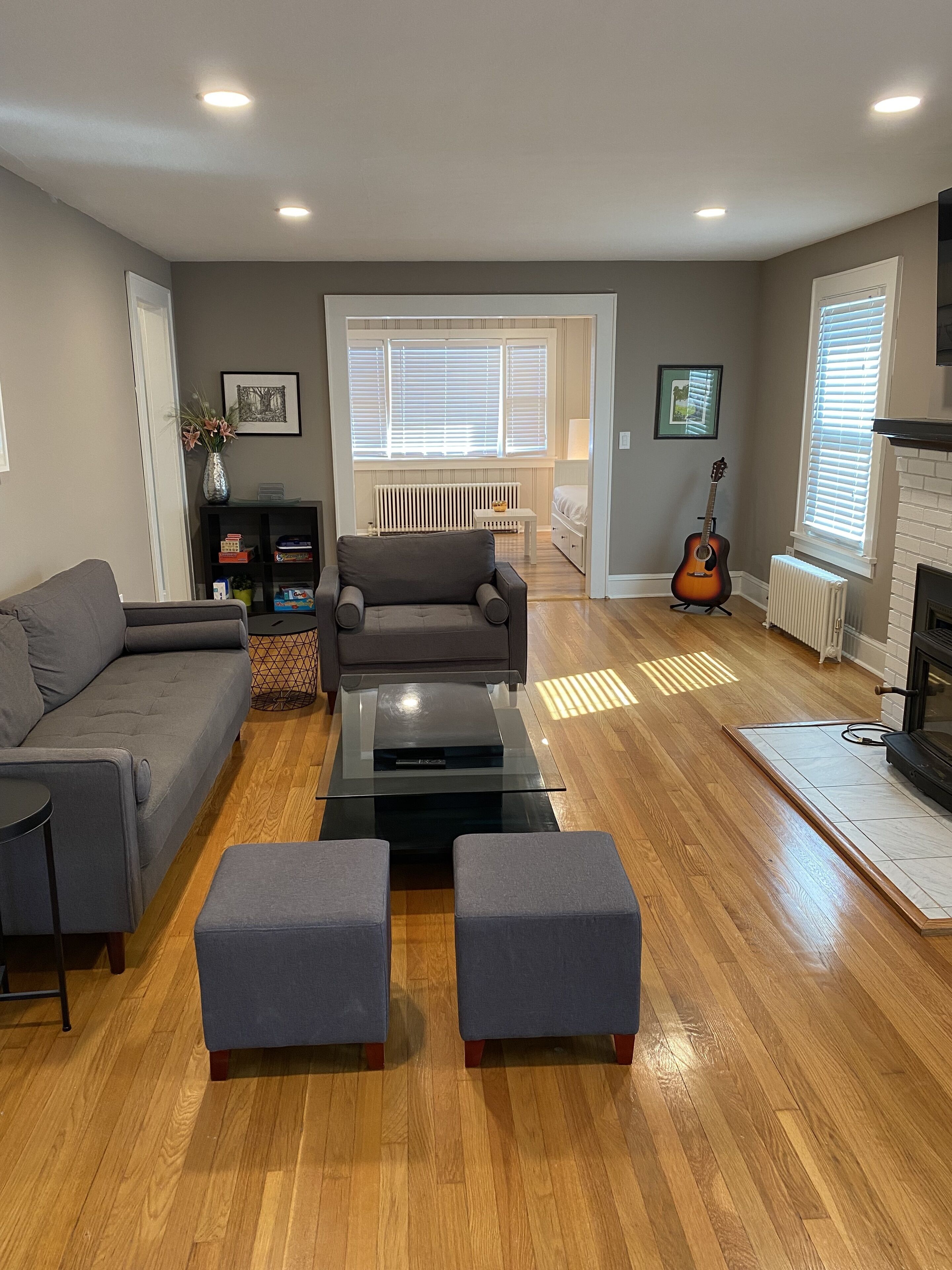 Quaint 4 Bdr Cape Cod, Sleeps 8-10.  4 Min To Uscga, Con College & Downtown - Connecticut