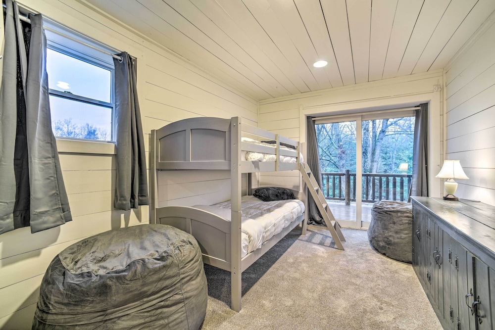 Spacious Cabin W/ Decks Near Saratoga Springs - Saratoga Springs, NY