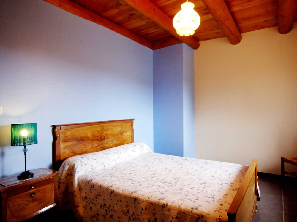 Cozy Country House: 6 Beds, Fireplace, Garden, Near Ski And Historic Sites - Loire Valley