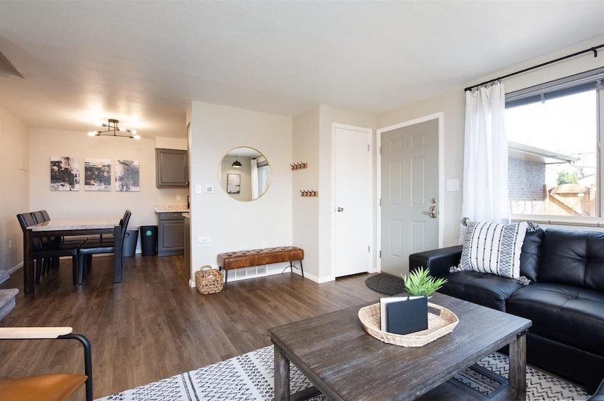 Modern Chic Retreat | Near Mtns & Red Rocks | Wifi - Wheat Ridge, CO