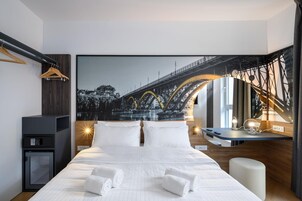 Escrivaninha, Wi-Fi de cortesia, roupa de cama