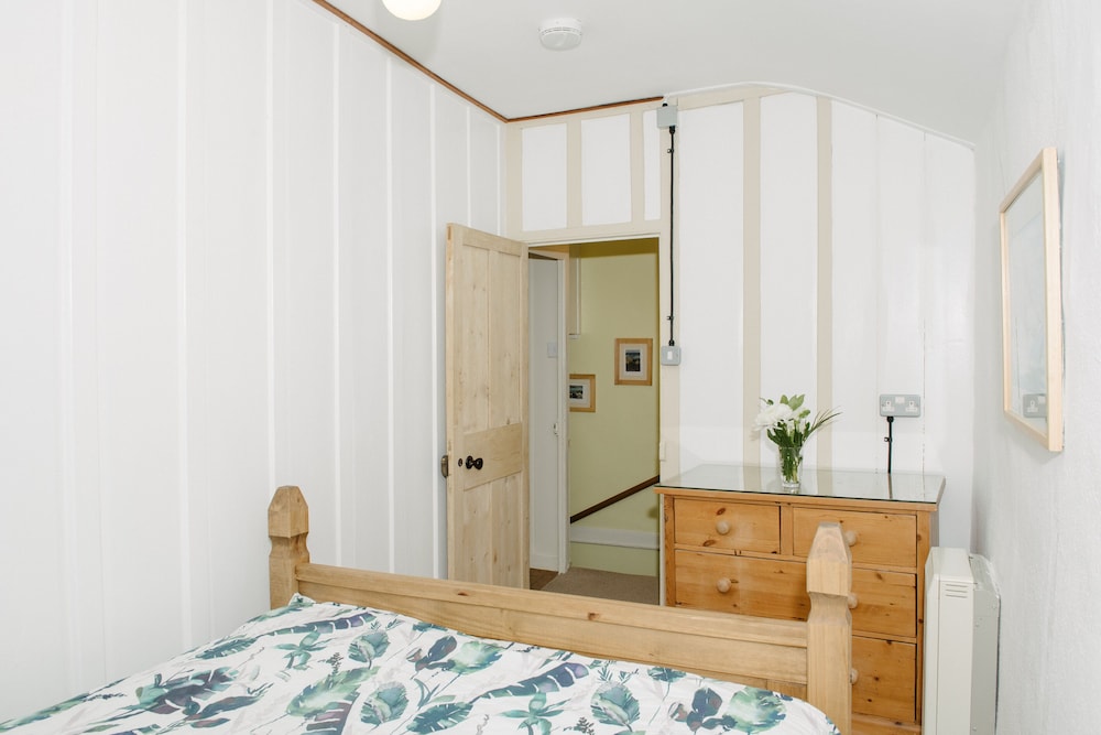 Traditional Fisherman's Cottage With 3 Bedrooms - Penzance